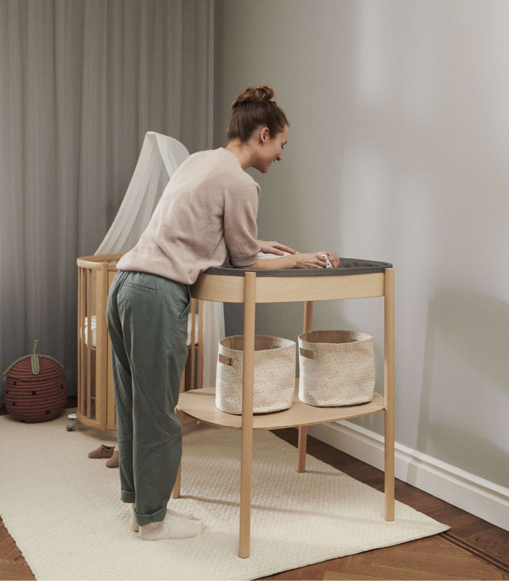 Oval changing table for babies | Stokke® | Stokke® Online Shop